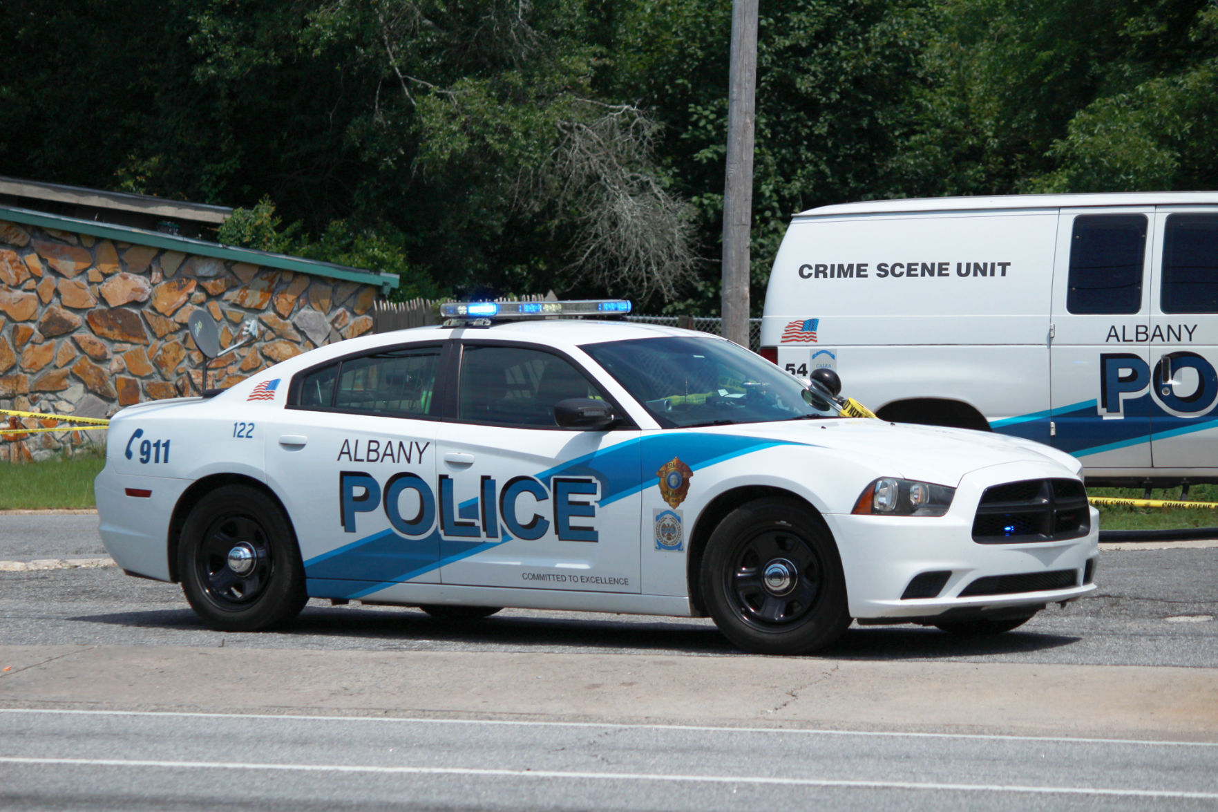 Two suspects in jumpsuits rob convenience store – Albany Herald