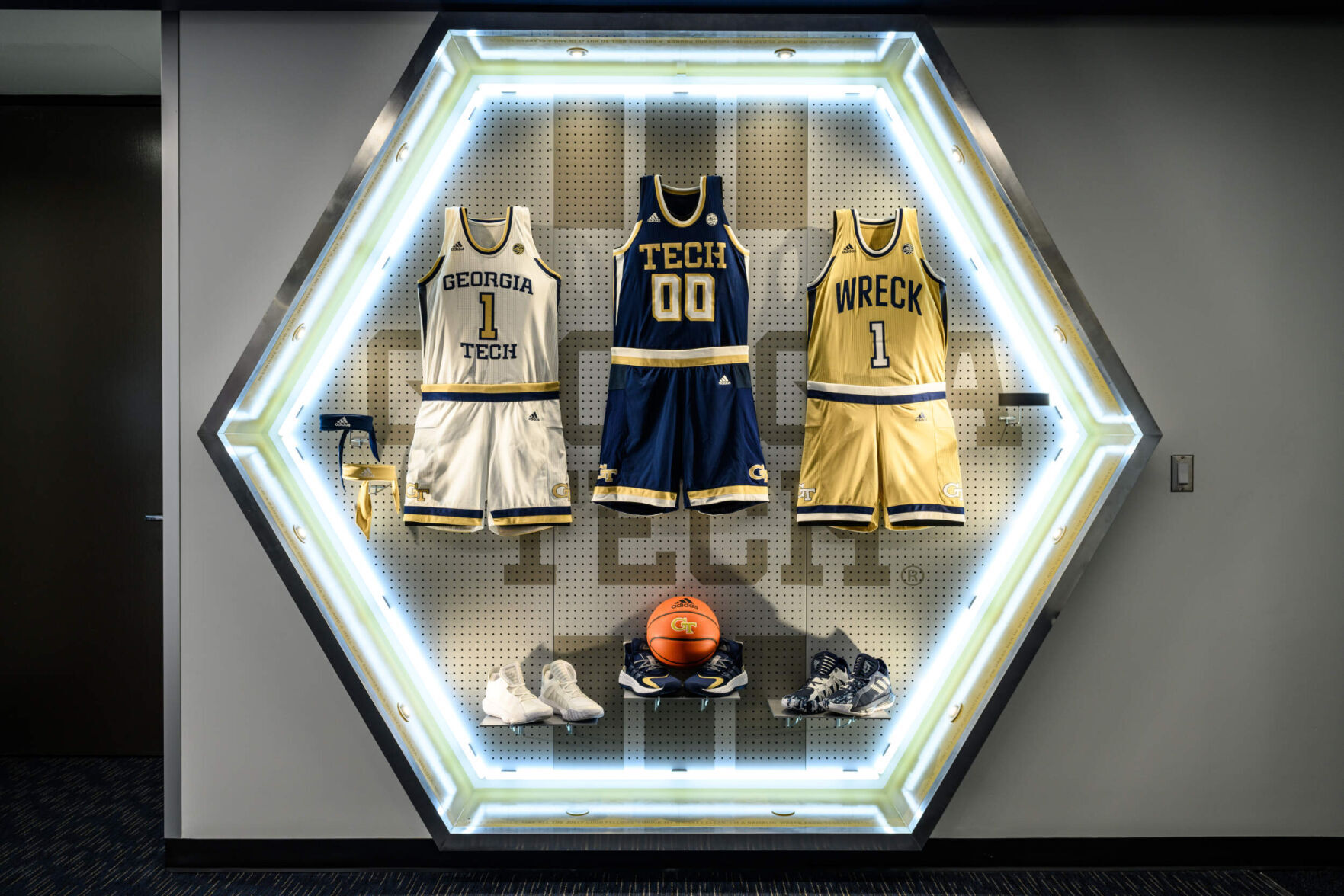 Georgia Tech women's basketball unveils renovated locker room, team ...