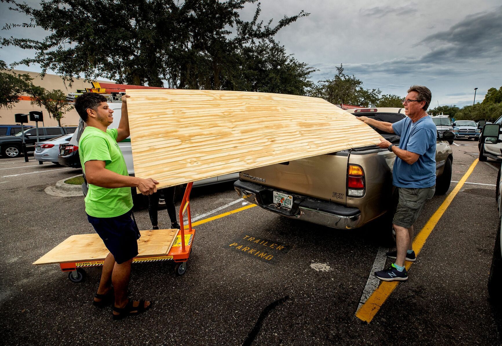 PHOTOS: Residents prepare as Hurricane Ian targets Florida's west coast ...